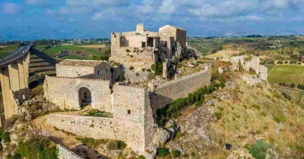 La Meravigliosa Fortezza in Sicilia: Un Viaggio Tra Storia e Leggende ...
